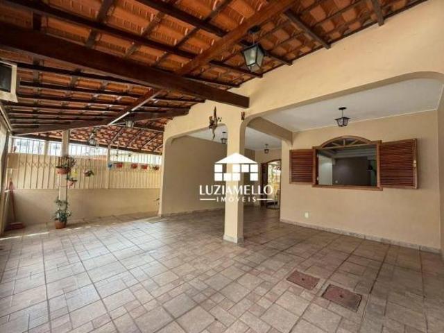 QI 22 Sobrado com 4 dormitórios à venda, esquina, 180m² Guará I Guará/DF