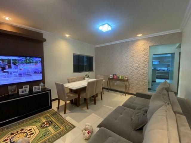 QN 07 Linda Casa de 4 suítes, com apartamento de 02 quartos + terraço!