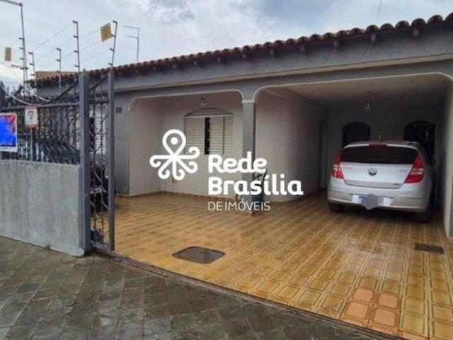 QNM 1 I Casa 3 Quartos sendo 1 Suíte com 3 Vagas de Garagem e Edícula Aceita Financiamento Cei