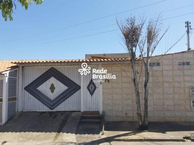 QNM 23 | Casa na Laje com 3 Quartos sendo 1 Suíte, Área Gourmet e 4 Vagas de Garagem Ceilândia
