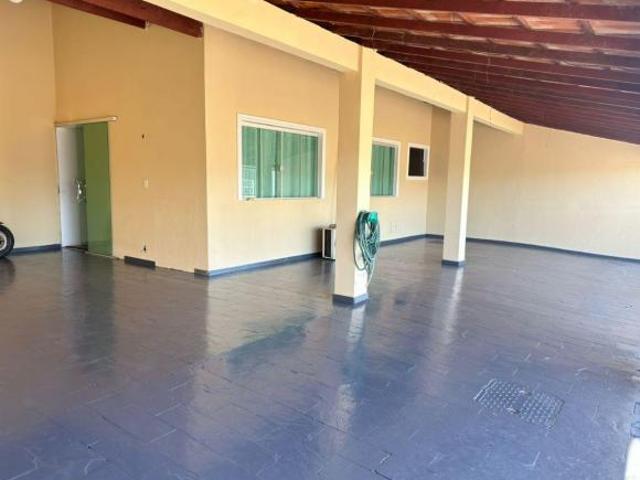 QNM 36. Taguatinga, Casa com 03 suítes, 02 salas, com laje, garagem 04 carros. Aceita financiamento