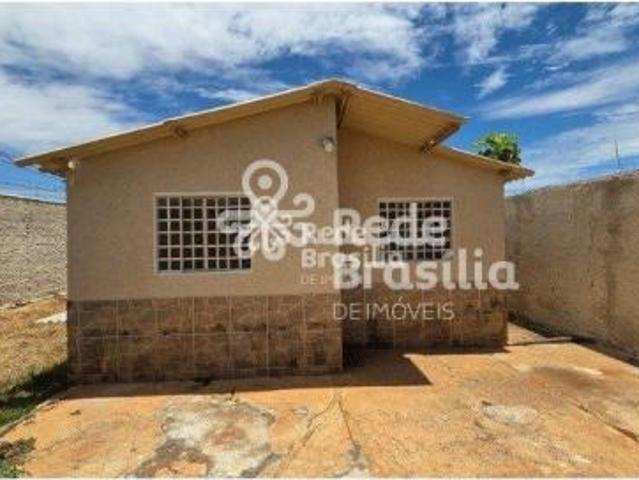 QNM 38 | Casa com 3 Quartos com 4 Vagas de Garagem ACEITA FINANCIAMENTO Taguatinga