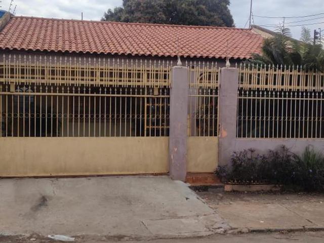 QNM 4, Ceilândia DF casa única 04 Qts. Rafic 999824428 Creci 14561/DF
