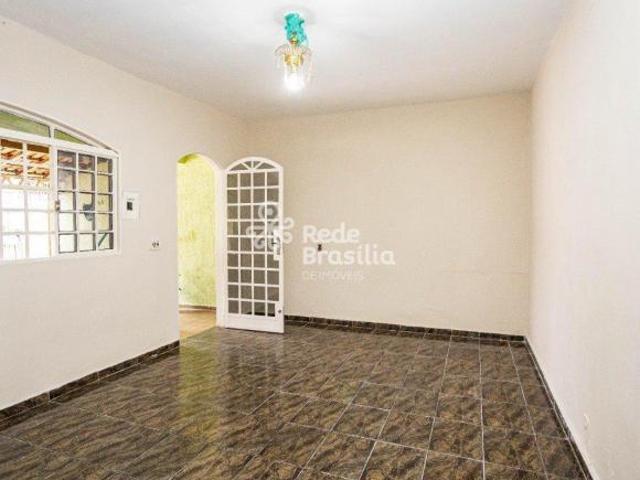 QNO 01 CASA COM 03 QUARTOS SENDO 01 SUÍTE 03 VAGAS CEILÂNDIA /DF