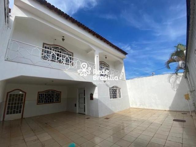 QNC 14 | Casa de 4 Quartos sendo 3 Suítes com 6 Vagas de de Garagem Taguatinga Norte