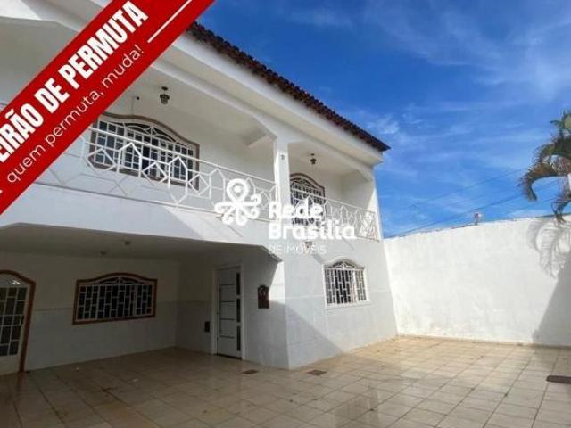 QNC 14 | Casa de 4 Quartos sendo 3 Suítes com 6 Vagas de de Garagem Taguatinga Norte