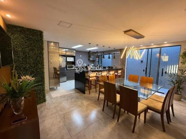 QND 53 Casa com 4 quartos 3 suítes 4 vagas reformada aceita financiamento Taguatinga Nor