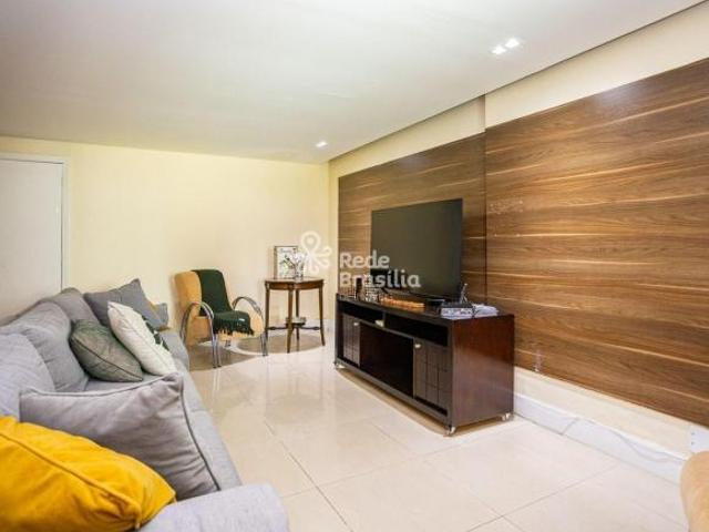 QNE 19 CASA COM 04 QUARTOS SENDO 04 SUÍTES À VENDA, 296 m² TAGUATINGA NORTE/DF
