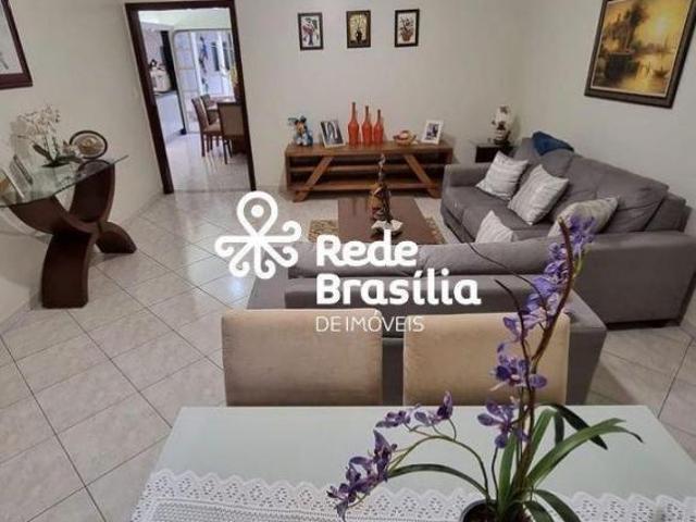 Qnf 11, Taguatinga Norte, 5 quartos sendo 2 suites, 3 banheiros, 5 vagas de garagem