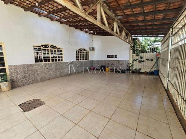 QNG 13 CASA PADRÃO TRÊS SUÍTES POTENCIAL PARA ALUGUEL