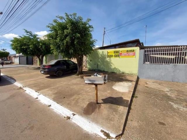 QNG 43 Vendo lote com 4 residências, renda mensal de 2.800, água luz individual