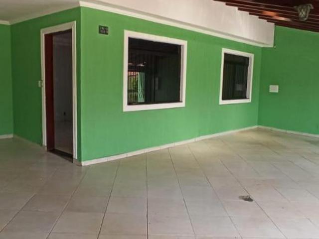 QNG Excepcional localização, casa de 3 qtos c/suíte com piscina!