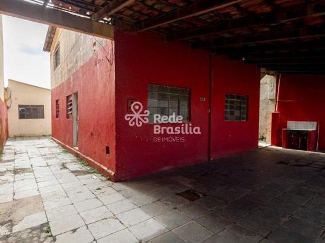 QNH 06 Casa Sobrado 5 Quartos com 3 Vagas de Garagem Taguatinga