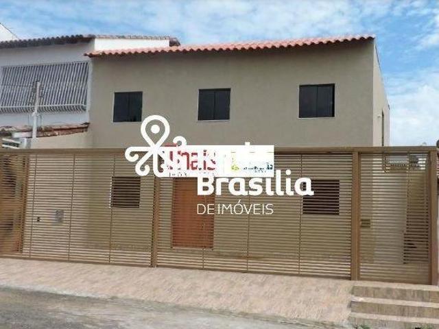 QNL 10| Casa 3 quartos sendo 1 suíte com 3 vagas de garagem Taguatinga Norte