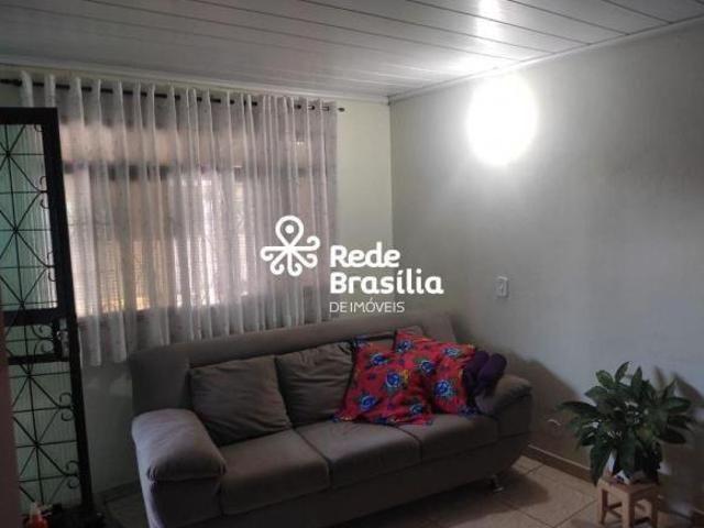 QNL 7 Casa de esquina com 3 quartos sendo 1 suíte 4 vagas de garagem