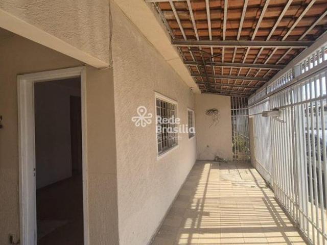 QNP 16 | Casa sobrado 4 Quartos sendo 2 Suítes, 2 Salas com 2 Vagas de Garagem Coberta Ceilândia S