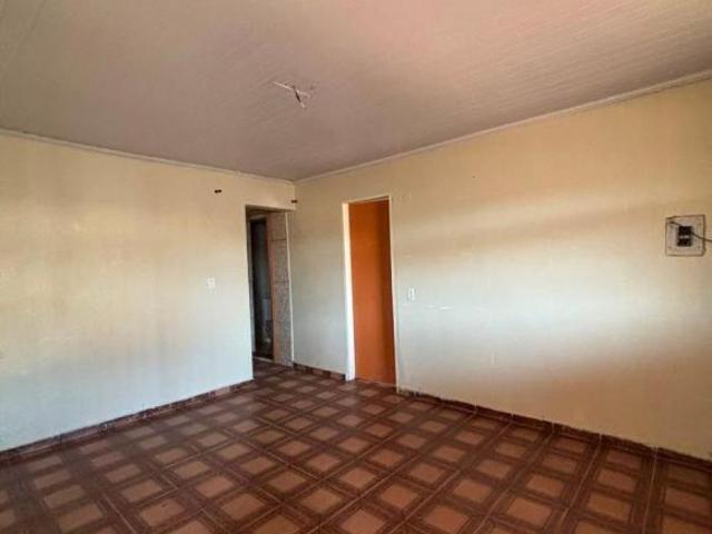 QNP 32, 02 quartos, sala ampla, casa de fundos, aceita financiamento/fgts