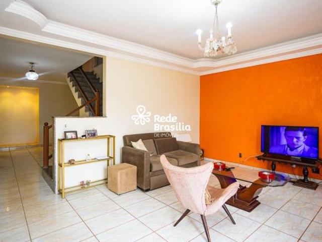 QS 07 | Casa 8 Quartos sendo 5 suítes com 5 Vagas de Garagem Águas Claras