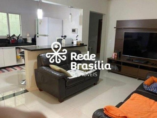 QS 11 Conj A Casa com área de churrasqueira e próximo ao comércio Areal Aguas Claras