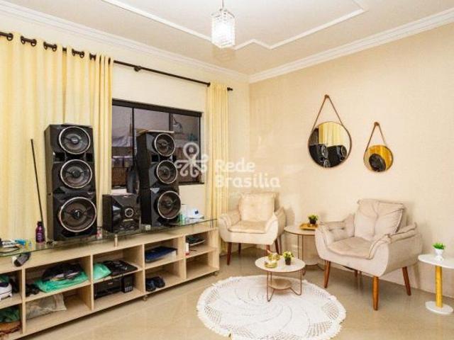 QS 14 Casa sobrado com 3 quartos sendo 1 suíte 3 vagas de garagem cobertas Aceita Financiam