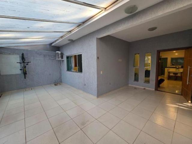 QS 16 Excelente casa de 03 quartos, em boa localização!