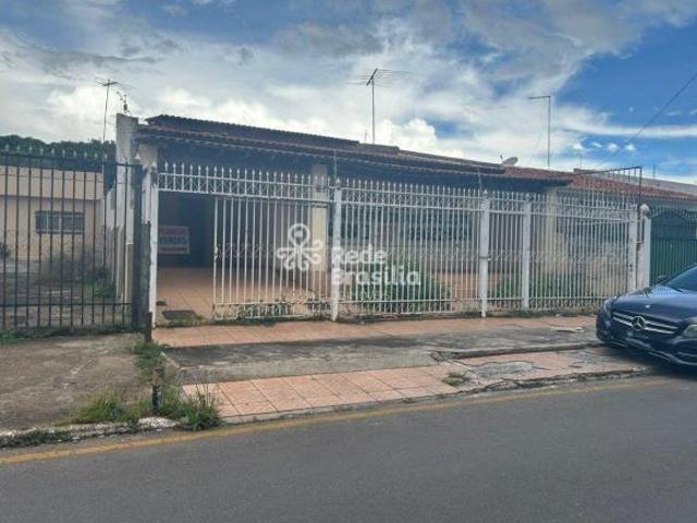 QSA 3 CASA RÚSTICA ÓTIMA PARA REFORMA =DESOCUPADA Lote de 315,60m2 r$ 800.000,00 TAGUATIN