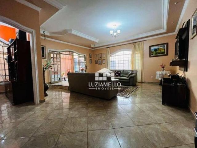 QSC 19, Taguatinga Casa Ampla de Esquina, Lote de 801 m², com Lazer