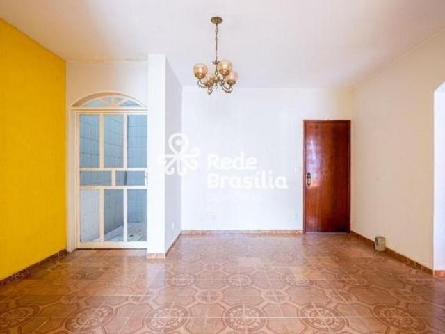 QSD 09 Casa com 2 pavimentos à venda, 5 quartos Taguatinga Sul DF