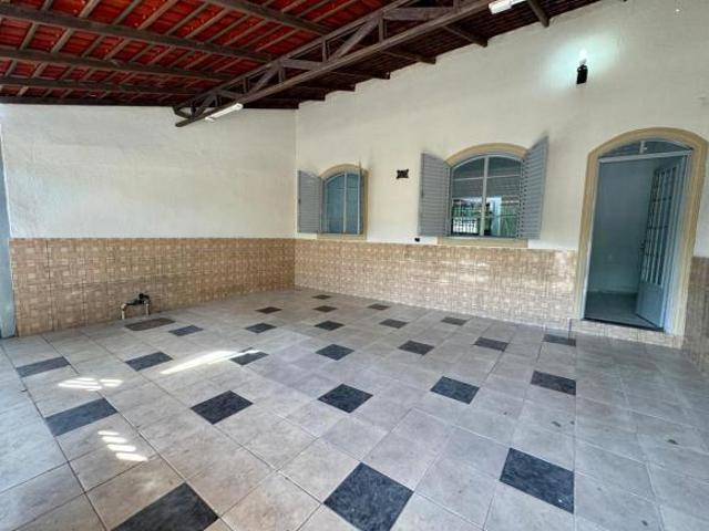 QR 402 CASA 3 QUARTOS, SUITE,ACEITA FINANCIAMENTO E FGTS