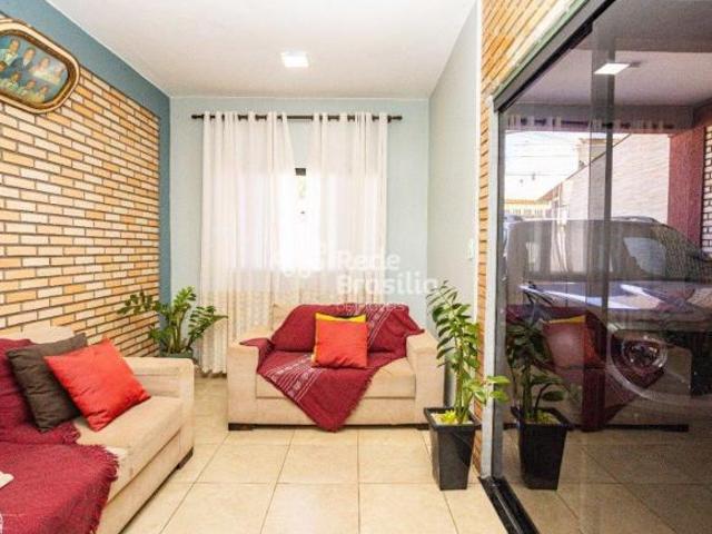 QR 402 | Casa com 3 pavimentos Varanda | Samambaia Norte