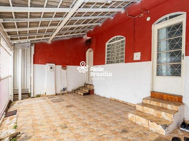 QR 404 Conjunto 5 | Casa com 2 quartos sendo 1 Suíte e 1 Vaga de Garagem Samambaia