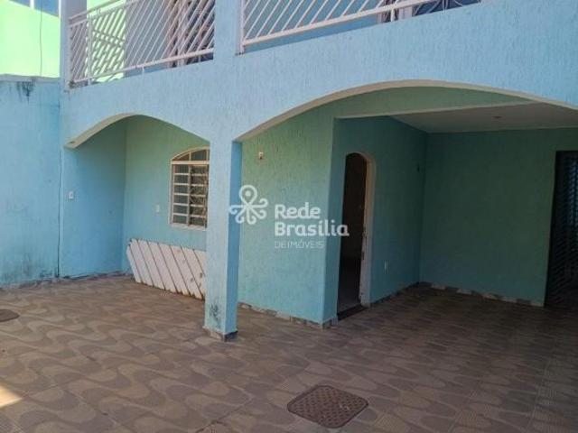QR 404 SOBRADO Á VENDA 04 QUARTOS SENDO UMA SUÍTE SAMAMBAIA NORTE/DF