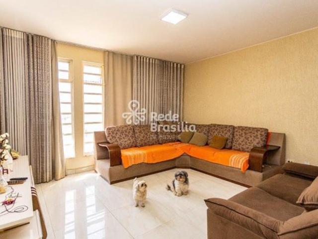 QR 406 | Casa Sobrado com 3 quartos sendo 1 Suíte Aceita Financiamento e FGTS com 4 Vagas de Ga