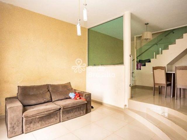 QR 601 conjunto 7 | Casa de esquina 4 Quartos sendo 1 Suíte com 5 Vagas de Garagem Samambaia