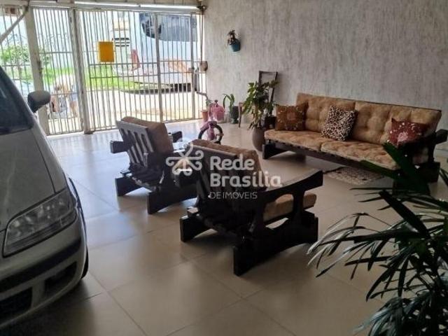 QR 113 | Casa 3 Quartos sendo 1 Suíte com 3 Vagas de Garagem Samambaia