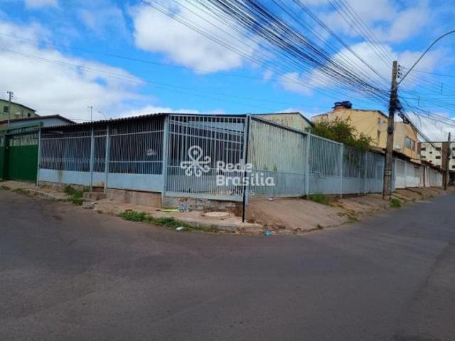 QR 206 LOTE DE ESQUINA COM 02 CASAS SAMAMBAIA NORTE/DF