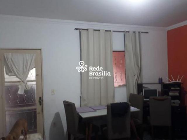 QR 210 Conjunto 8 | Casa Térrea com 3 Quartos e Quintal Amplo Excelente Localização Samambaia No