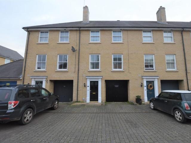 Qwysson Avenue, Bury St. Edmunds 4 bed townhouse to rent £2,350 pcm £542 pw