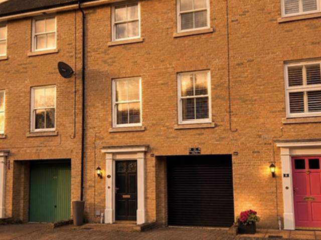 Qwysson Avenue, Bury St. Edmunds, IP33 4 bed terraced house to rent £2,100 pcm £485 pw