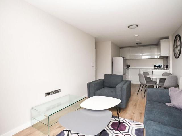 Quay Central, Jesse Hartley Way, Liverpool L3, 2 bed flat to rent, £1,050 pcm | PrimeLocation