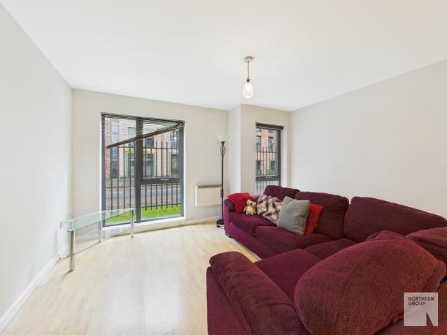 Quay 5: Salford 2 bed apartment to rent £1,050 pcm £242 pw