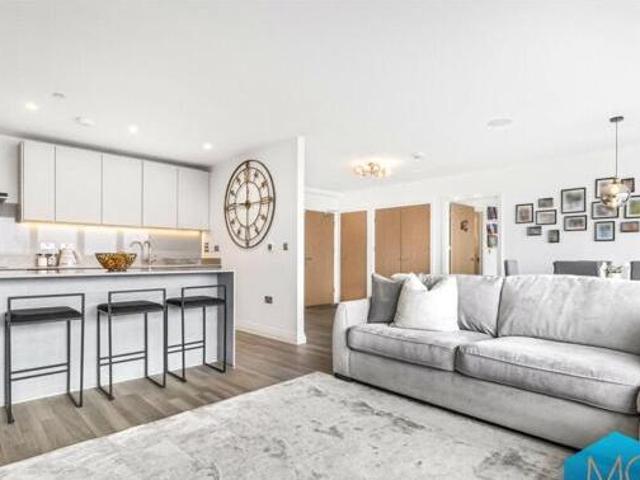 Quayle Crescent, London, 3 Bedroom Penthouse