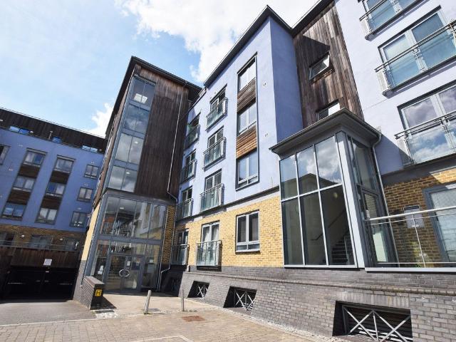 Quayside Drive, Colchester CO2, 1 bed flat to rent, £1,000 pcm | PrimeLocation