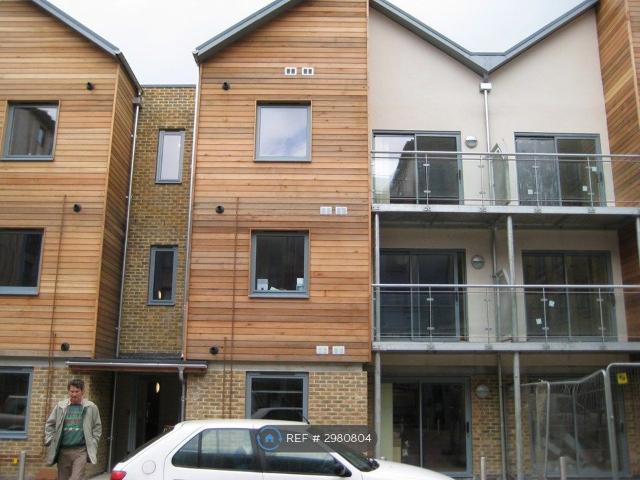 Quayside Drive, Colchester CO2, 1 bed flat to rent, £975 pcm | PrimeLocation