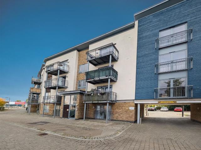 Quayside Drive, Colchester CO2, 2 bed flat to rent, £1,100 pcm | PrimeLocation