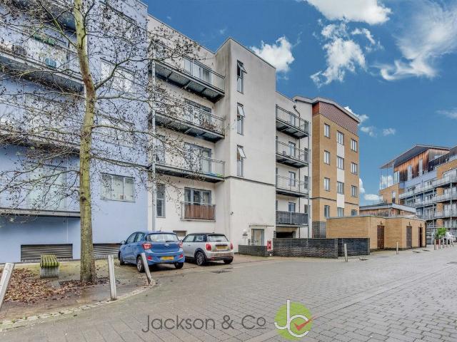 Quayside Drive, Colchester CO2, 2 bed flat to rent, £1,200 pcm | PrimeLocation