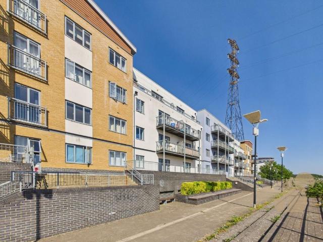Quayside Drive, Colchester CO2, 2 bed flat to rent, £1,275 pcm | PrimeLocation