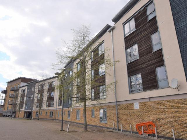 Quayside Drive, Essex CO2, 2 bed flat to rent, £1,250 pcm | PrimeLocation