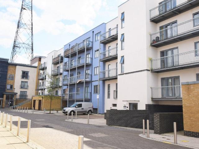 Quayside Drive, Essex CO2, 2 bed flat to rent, £1,375 pcm | PrimeLocation
