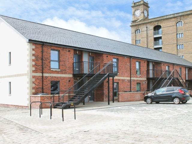 Quayside Mews, Dundee DD1, 2 bed flat to rent, £1,200 pcm | PrimeLocation